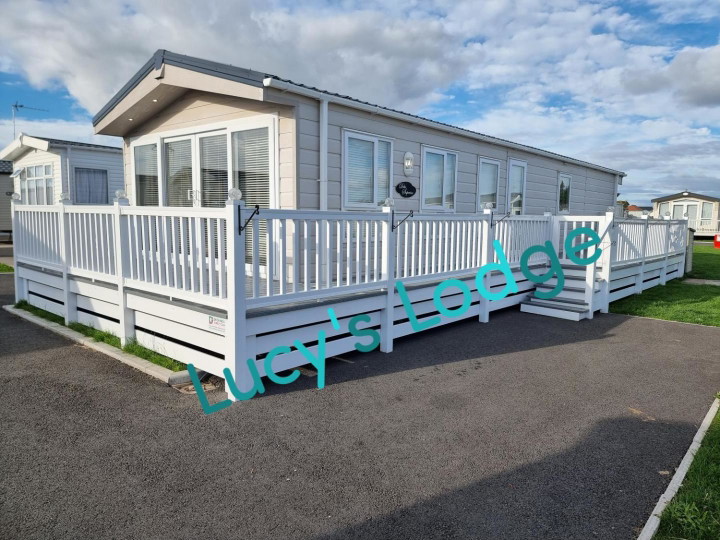 Lucy's Lodge - Rhyl