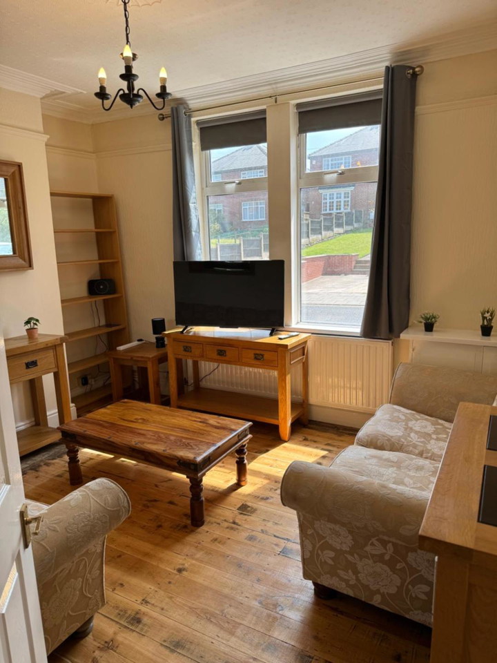 Large Traditional, Sleeps 8, 2 Baths, Train, Tram, Pubs, Market, Hucknall - Angleterre