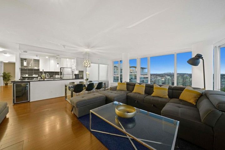 Stunning Subpenthouse - 3bed 2ba Dt With Parking - Burnaby