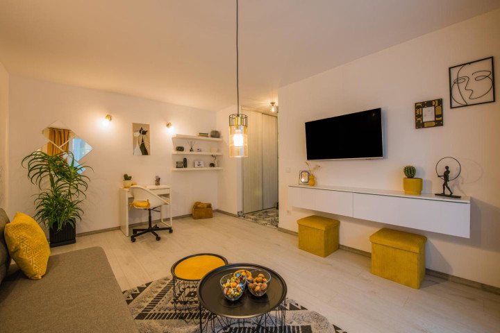 Kitty Sunflower Apartment - Roumanie