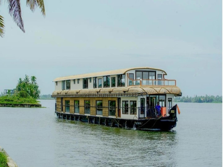 Ultra Luxury House Boat Alleppey By Lexstays - Alappuzha