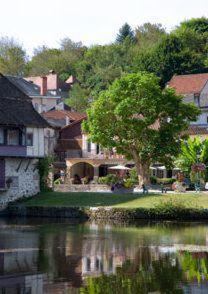 Logis Hotel Les Flots Bleus - Bretenoux