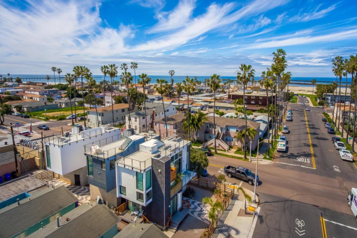 Modern Beach Home Steps To The Sand - San Diego, CA