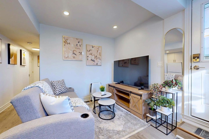 New & Modern Basement Suite - St Clair Hotel - Toronto, ON