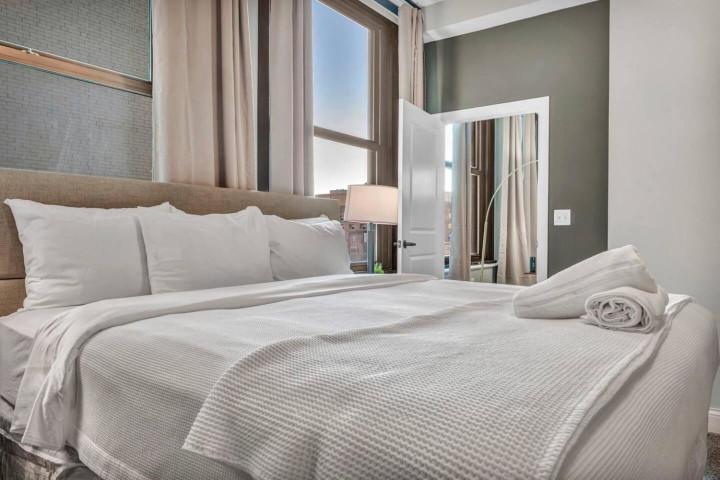 Gorgeous Downtown Flat| Parking•gym•security - Cleveland, OH