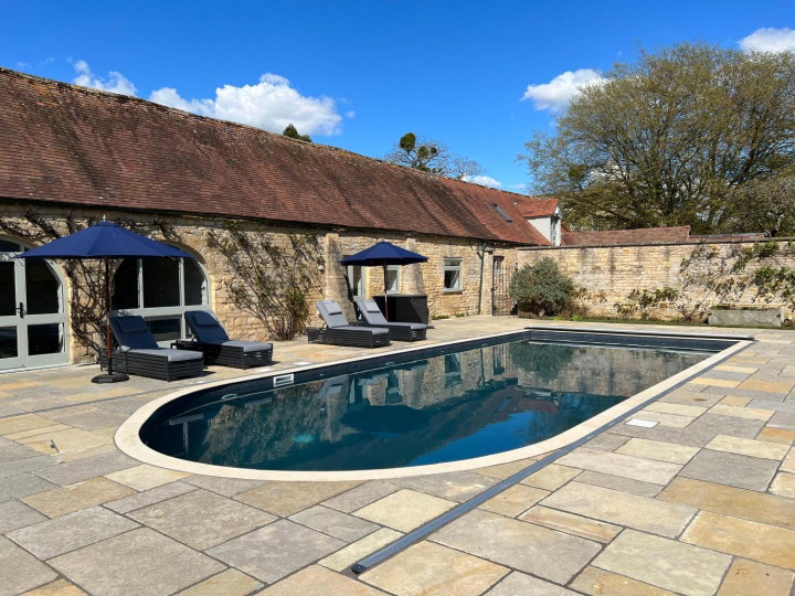 Cotswolds Cottage With Heated Pool - Tewkesbury