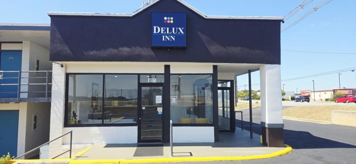 Delux Inn - Macon, GA
