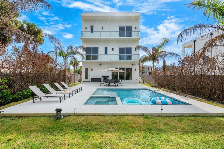 150 S Atlantic Ave - Cocoa Beach, FL