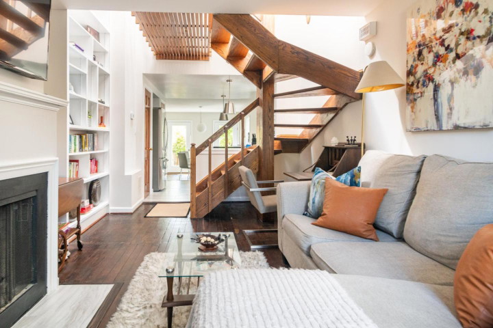 King Bed & Fenced Yard - Floyd's Freedom- Book Now! - Washington, DC