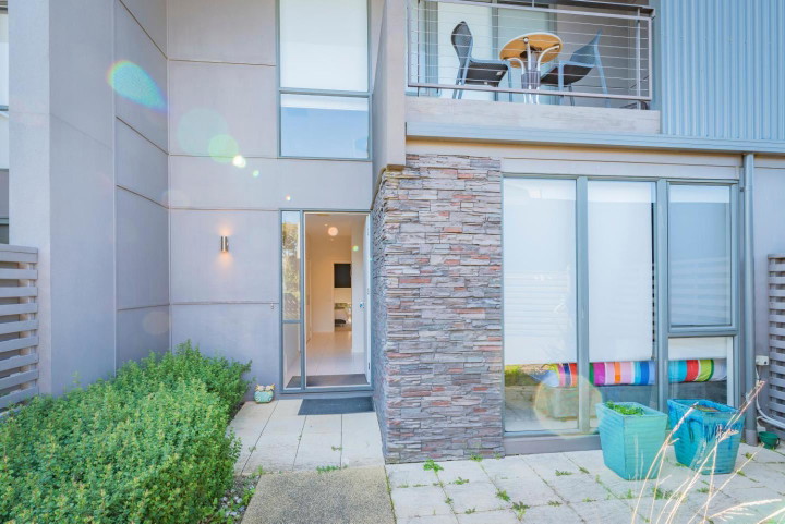 Stylish 3 Bedroom Townhouse - Free Parking - Geelong