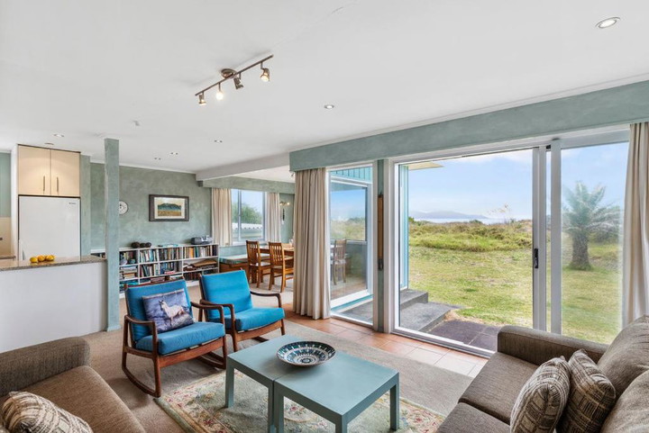 La Casa De La Playa - Waikanae Beach Holiday Home - Waikanae