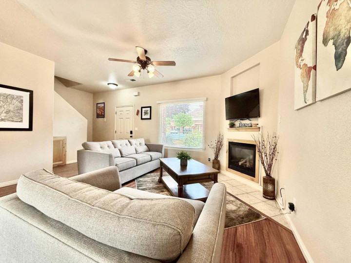 Kasa Kanab Modern Townhome Pet Friendly - Kanab, UT