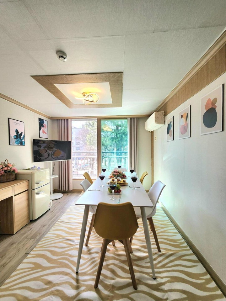 Gamseong House Next To Sung Sim Dang - Daejeon