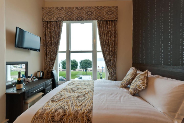 Lauriston & Lawton Court Hotel - Wales