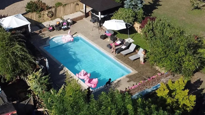 Farmhouse Retreat With Hot Tub, Pool, Horses, Games Room, Free Car Park, Only 45 Min From Oxford Circus - Ilford