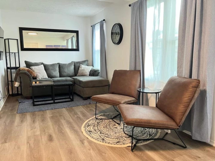 Modern & Renovated 3bd1ba Home Quiet & Cozy - Warren, MI