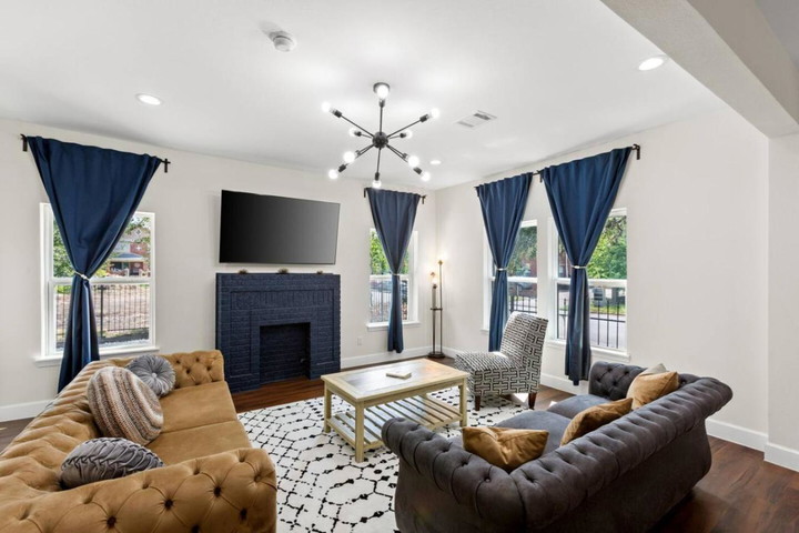 Gated 3br Duplex With King Beds, Yard & Fast Wi-fi Sleeps 7 - Houston, TX