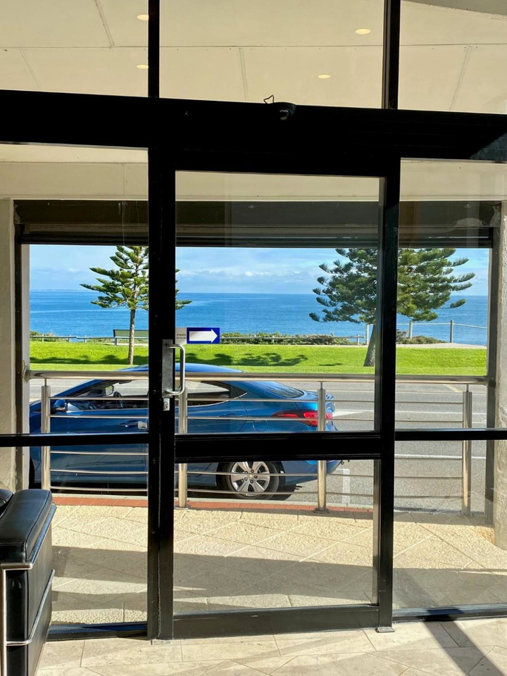 Ocean Beach Hotel - Perth
