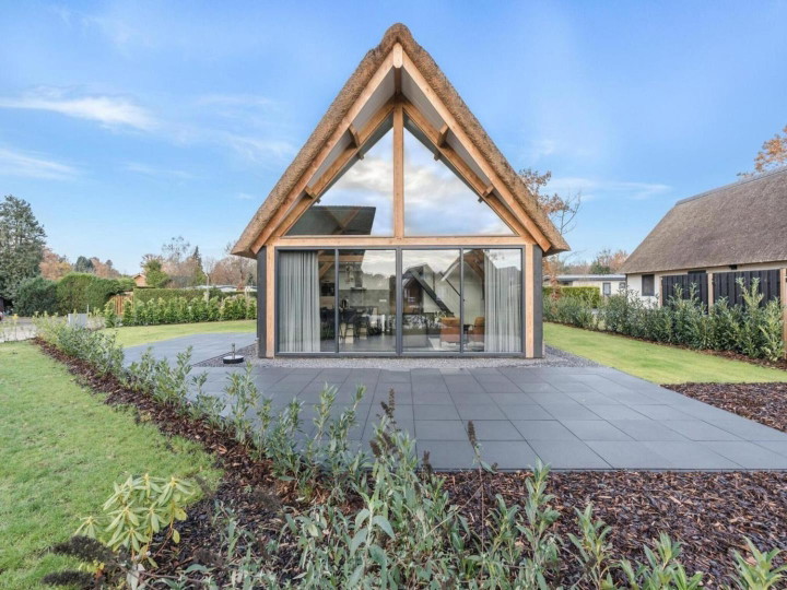 Modern Bungalow In Baarle-nassau With Pond View - Arendonk
