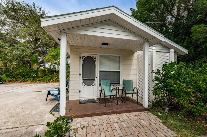 Sunset Beach Bungalow 1 - Pinellas Park, FL