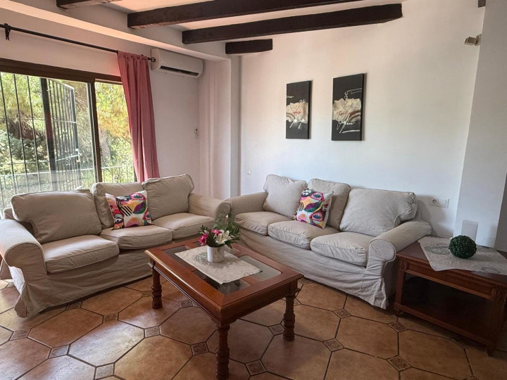 Casa De 5 Dormitorios Cerca De La Playa En Marbella Elviria - Marbella