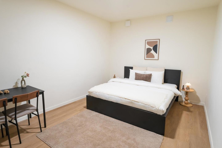 Near City Center, Large 7br Apartment With Wifi & Tv - Oost-Vlaanderen