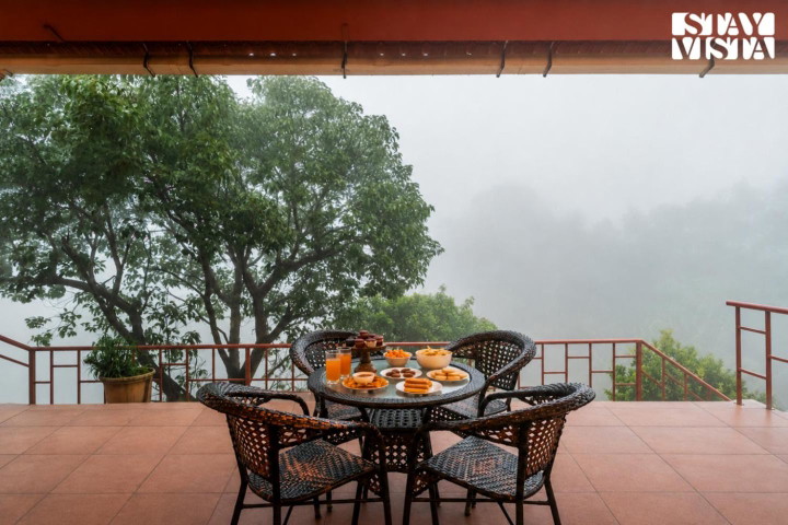 Stayvista's Amoda Villa - 3bhk With River View & Jacuzzi - Mahabaleshwar