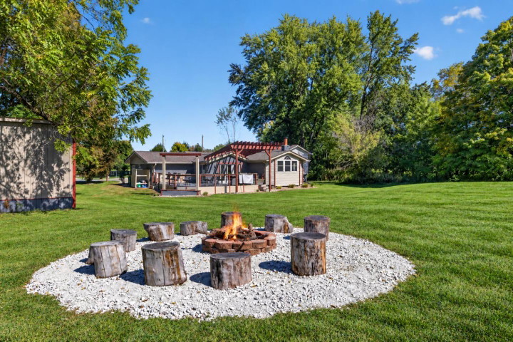 Sleeps 10, Indoor And Outdoor Theaters, Batting Cage, & Games! - Carmel, IN