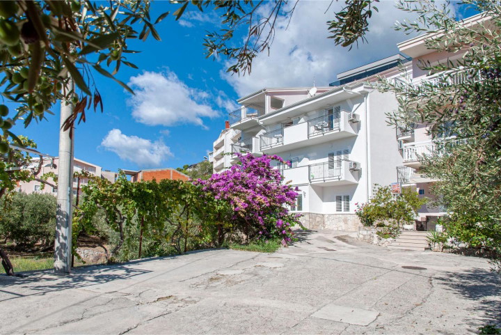 Apartments And Rooms Nikola - Omiš