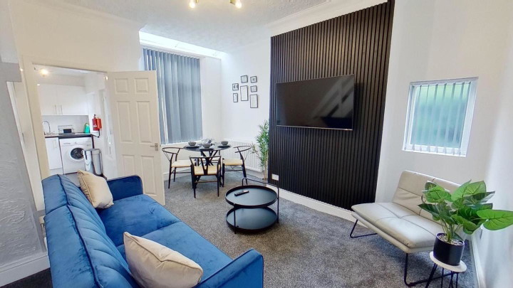 Elegant 2 Bed House Near City Centre - Rochdale