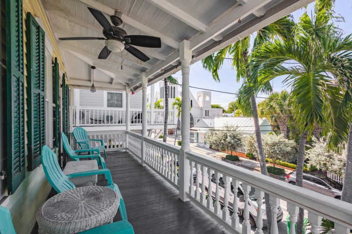 Curry House - Pool, King Bed & Balcony! Room 7 - Key West, FL