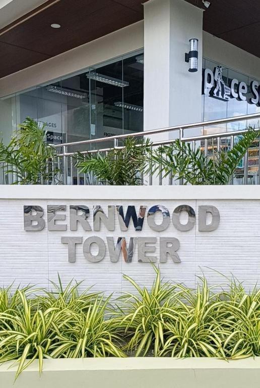 City Condo-studio With Private Balcony - Iloilo City