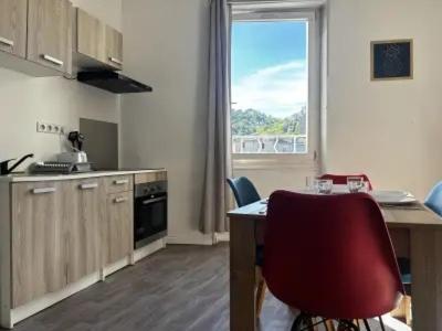 Bedroom Downtown Apartment With Parking And River View - Bédarieux