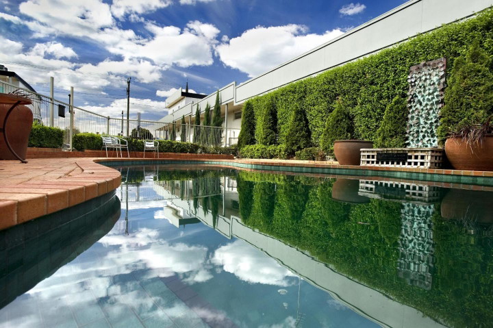 Admiralty Inn - 
