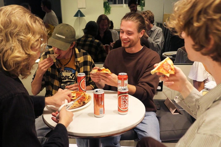 Gspot Hostels & Love Triangles Pizzeria - Almada