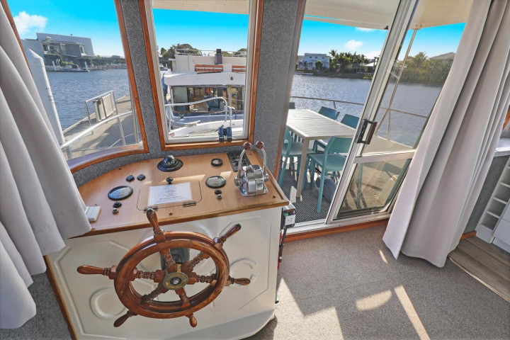 Caloundra Houseboats - Golden Beach