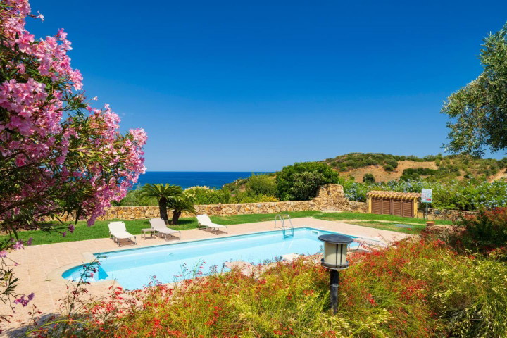 Villa Azzurra Con Piscina - Tertenia