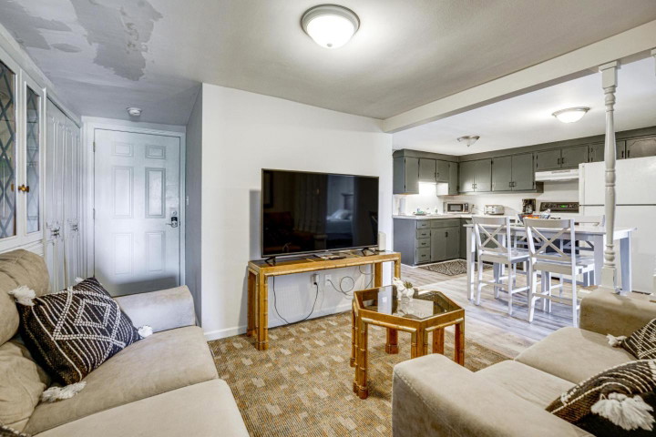 Comfy Apartment Close To Downtown And Beaches! - Port Huron, MI