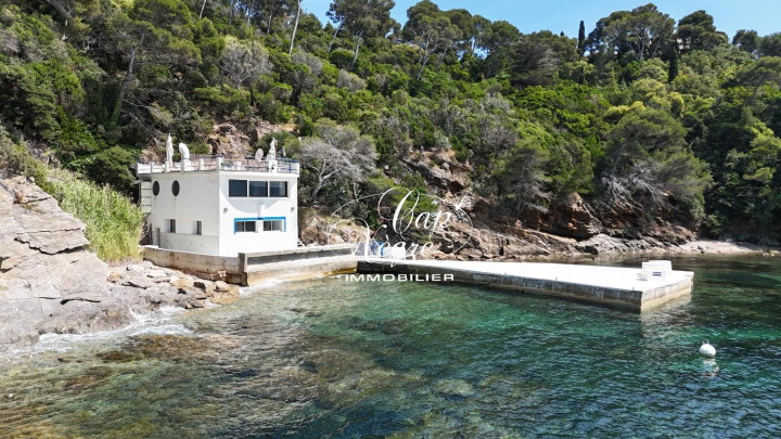 Villa Pieds Dans L'eau Pour 10 Personnes Avec Port Privé Et Rooftop à Cavalière - Le Lavandou
