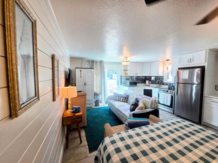 Tides Inn On The Bay Vacation Homes - Anna Maria Island, FL