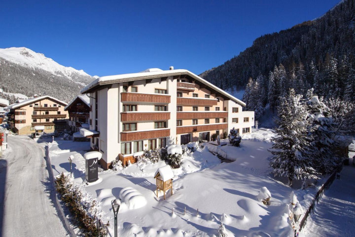 "Quality Hosts Arlberg Hotel Garni Mössmer" - Lech