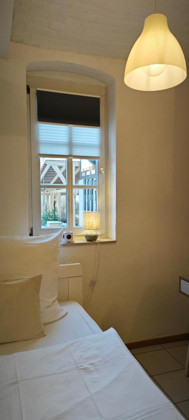 Hostel Am Burgenring - Kostenloser Parkplatz, Zentrum, Self Check-in, Küche - Fulda