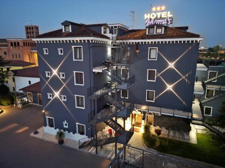 Momi's Hotel - Adria