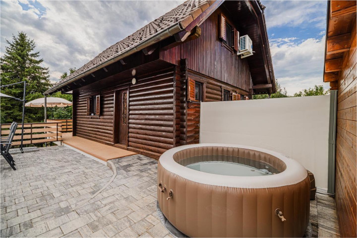 Log Cabin Vista View With Seasonal Hot Tub - Slovenia