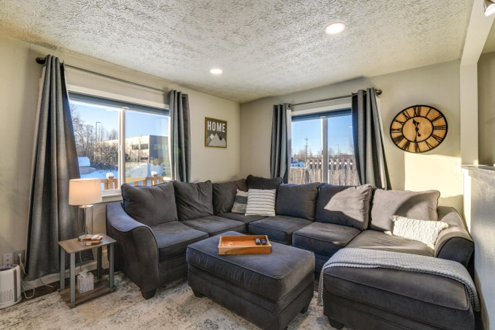Updated Townhome: Near Airport & Shopping! - Anchorage, AK