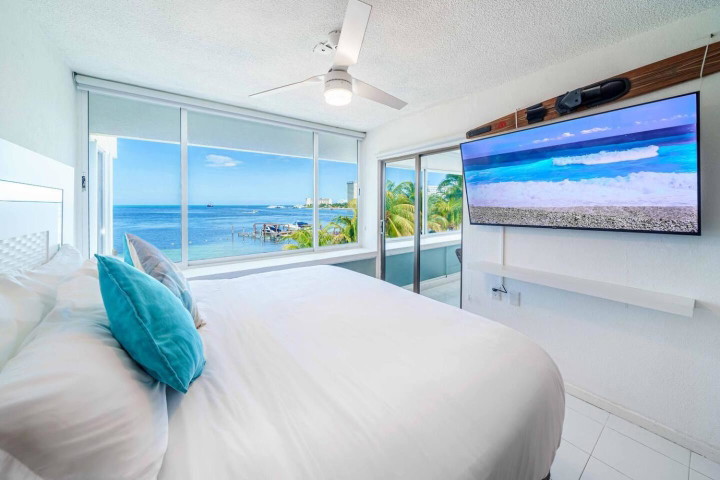 2 Bedroom Ocean Front Condo In The Hotel Zone - Isla Mujeres