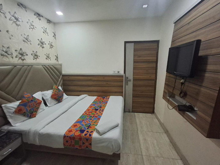 Capital Of Delhi Darshan Hotel - Family Hotel -Near New Delhi Railway Station - New Delhi