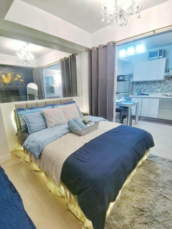 Azure Urban Resort By Honey Crema - Taytay