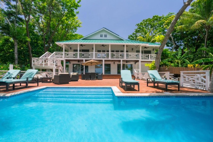 Serenity Beach Home - Honduras