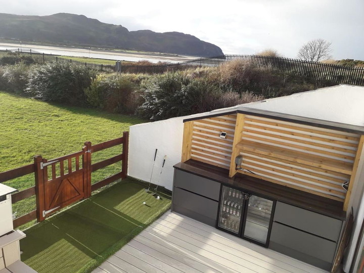 Seaside Escape - Deganwy Beach Cottage - Sea Views & Golf Course Views - Llandudno